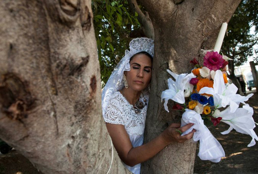 Single women get married to trees in ceremony to save them