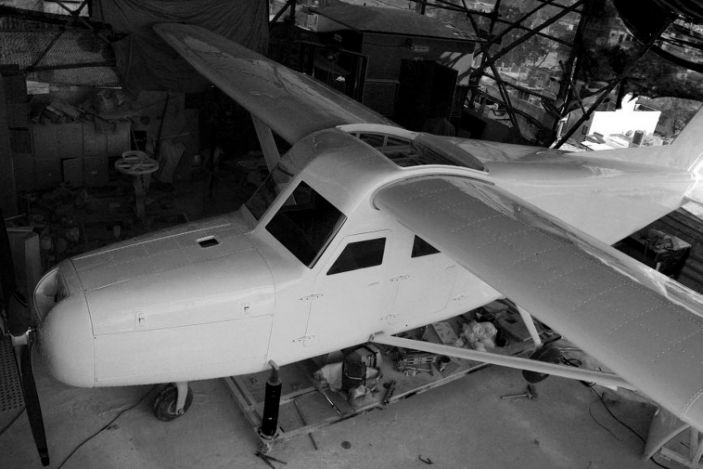 The incredible story of how this man built an aircraft on the terrace ...