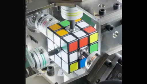 Robot solves Rubik’s cube in less than a second, sets World record, Watch