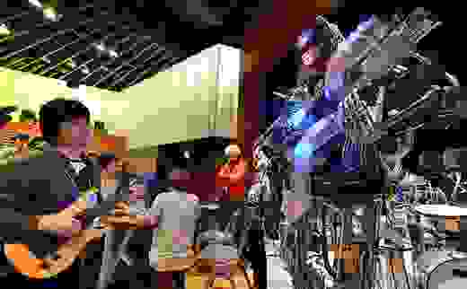 Futuristic band Z-Machines featuring guitarist with 78 fingers and ...