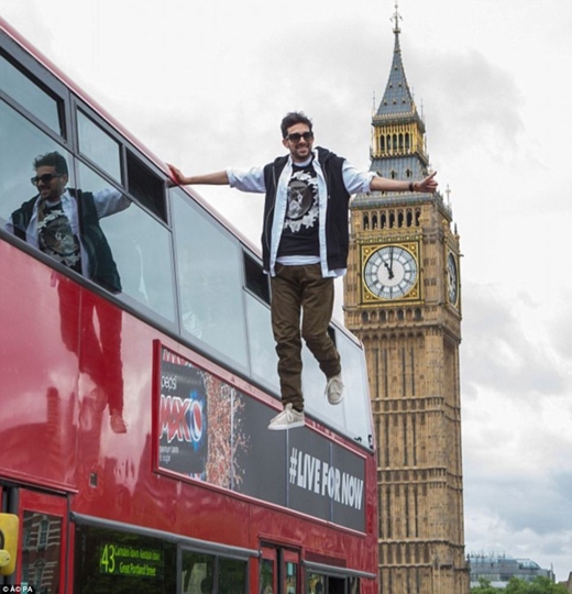 Dynamo appears to levitate 1,016ft in the air above the Shard