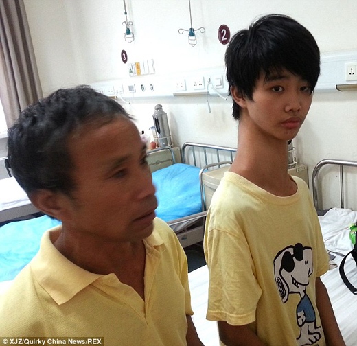 Chinese teenager to undergo surgery on his extraordinarily long neck